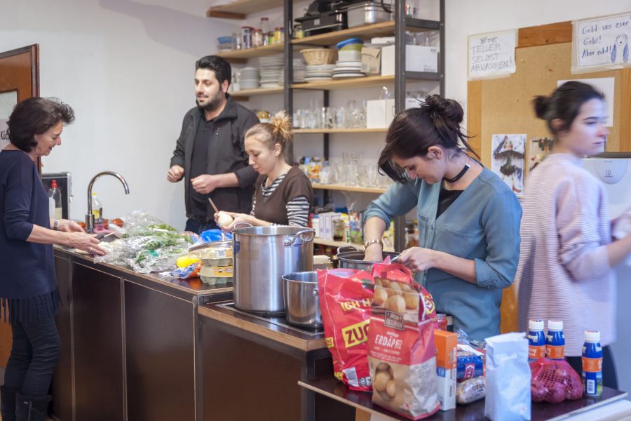 Küchengespräche mit Serap Nergiz, Ali Özbas, Ömer Çalık, Edith Zitz ...